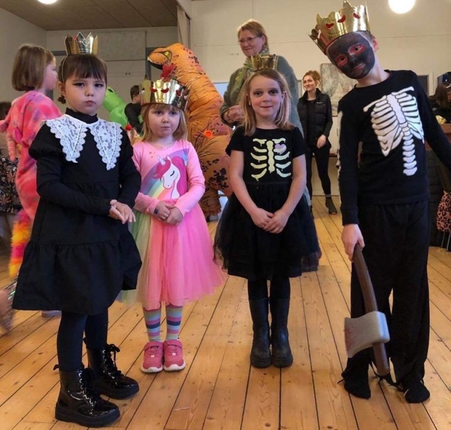 Fastelavn på Fur - Kan du gætte hvem jeg er? For jeg har fået maske på….